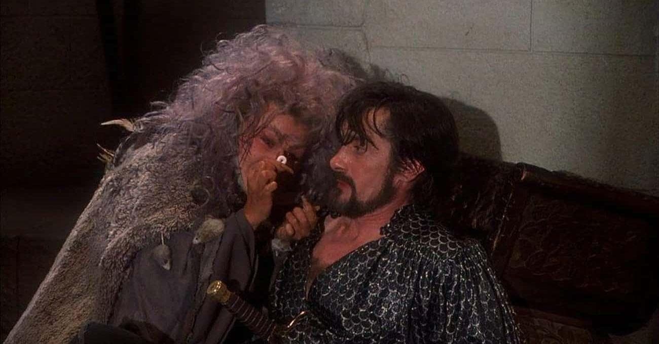 16 Impressive Prop & Wardrobe Details Fans Spotted In Medieval Movies