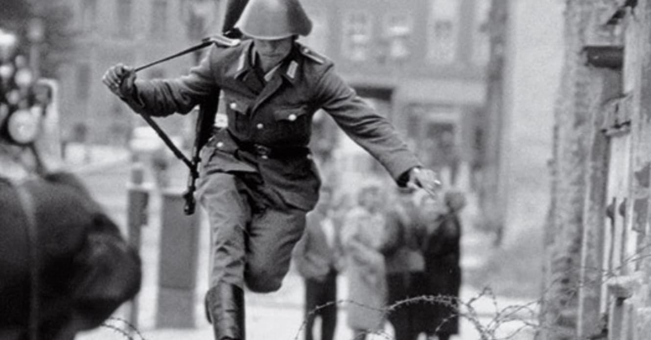 The Inspiring 'Leap into Freedom' Cold War Photo Ended In Tragedy For ...