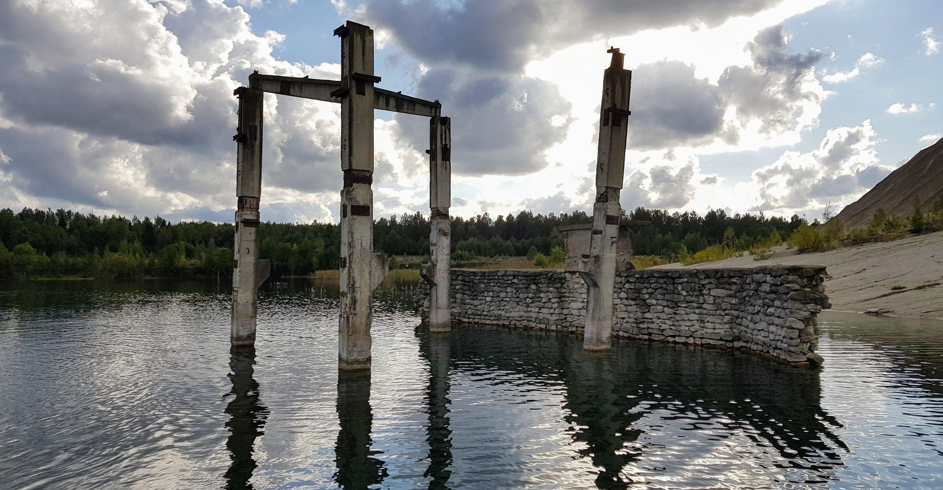 19 Hauntingly Beautiful Underwater Photos of Rummu Prison