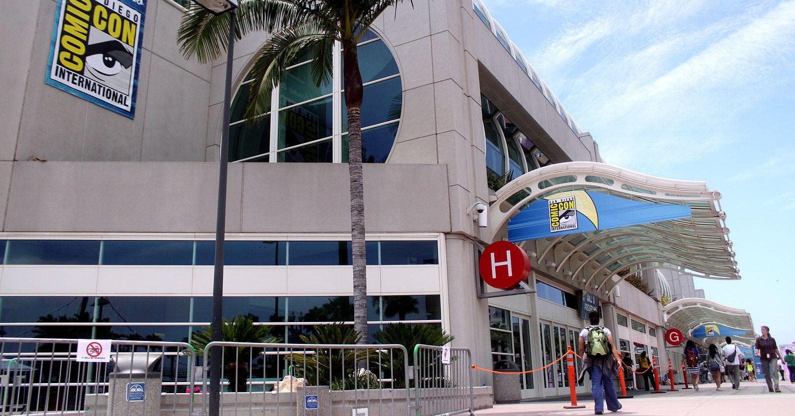 Con-goers and Cosplayers Tell Their Cringiest Convention Horror Stories