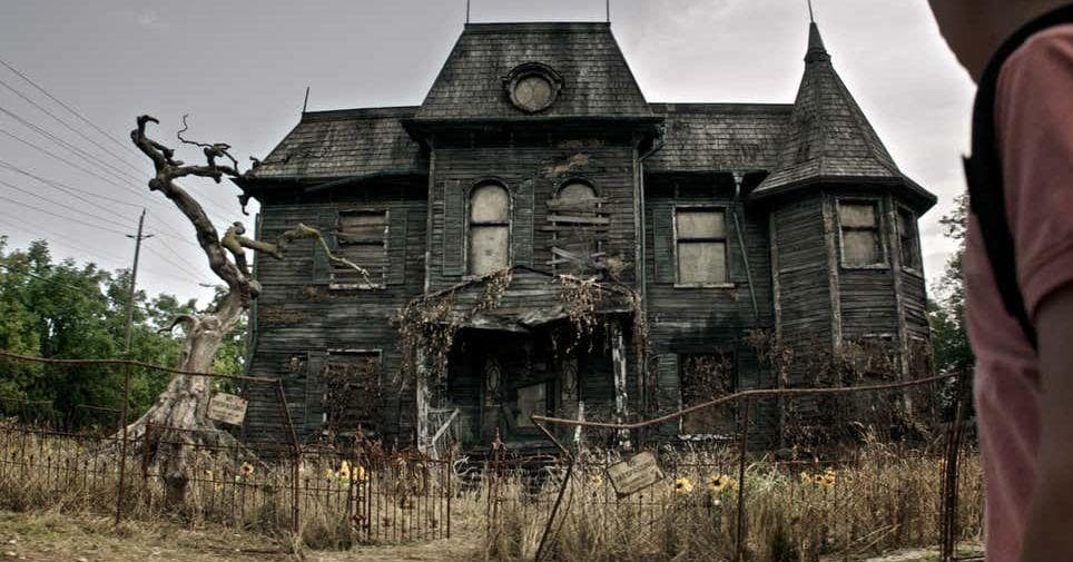 People Share Stories About The Spooky House On Their Street