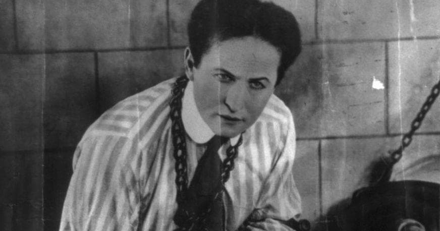 Famous Escapologists | List of the Top Well-Known Escapologists