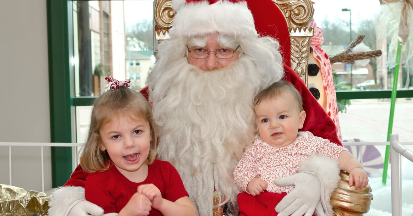 Mall Santas Reveal Their Worst Experiences So You Don't Replicate Them ...