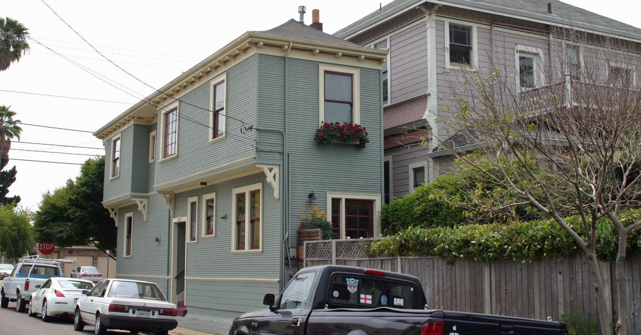 The Most Fantastically Petty Houses Built Out Of Pure Malicious Spite