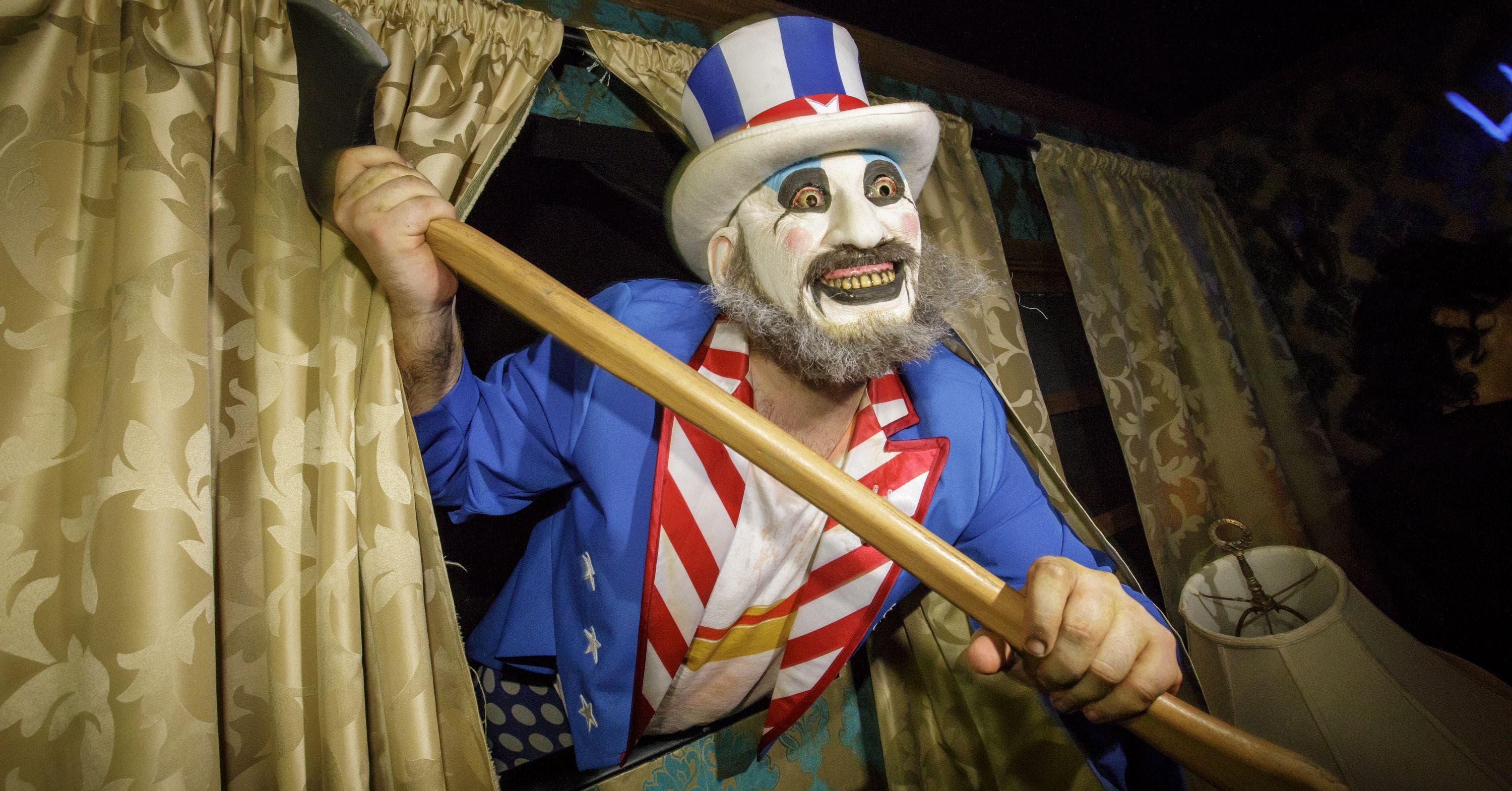 35 Funny Haunted House Photos From Halloween Horror Nights