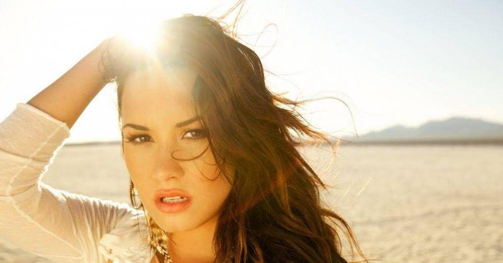 Greatest On-Stage Falls | List of Stars Who Fell On Stage