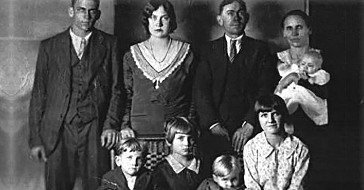 Seemingly Normal Pictures With Unsettling And Terrifying Backstories