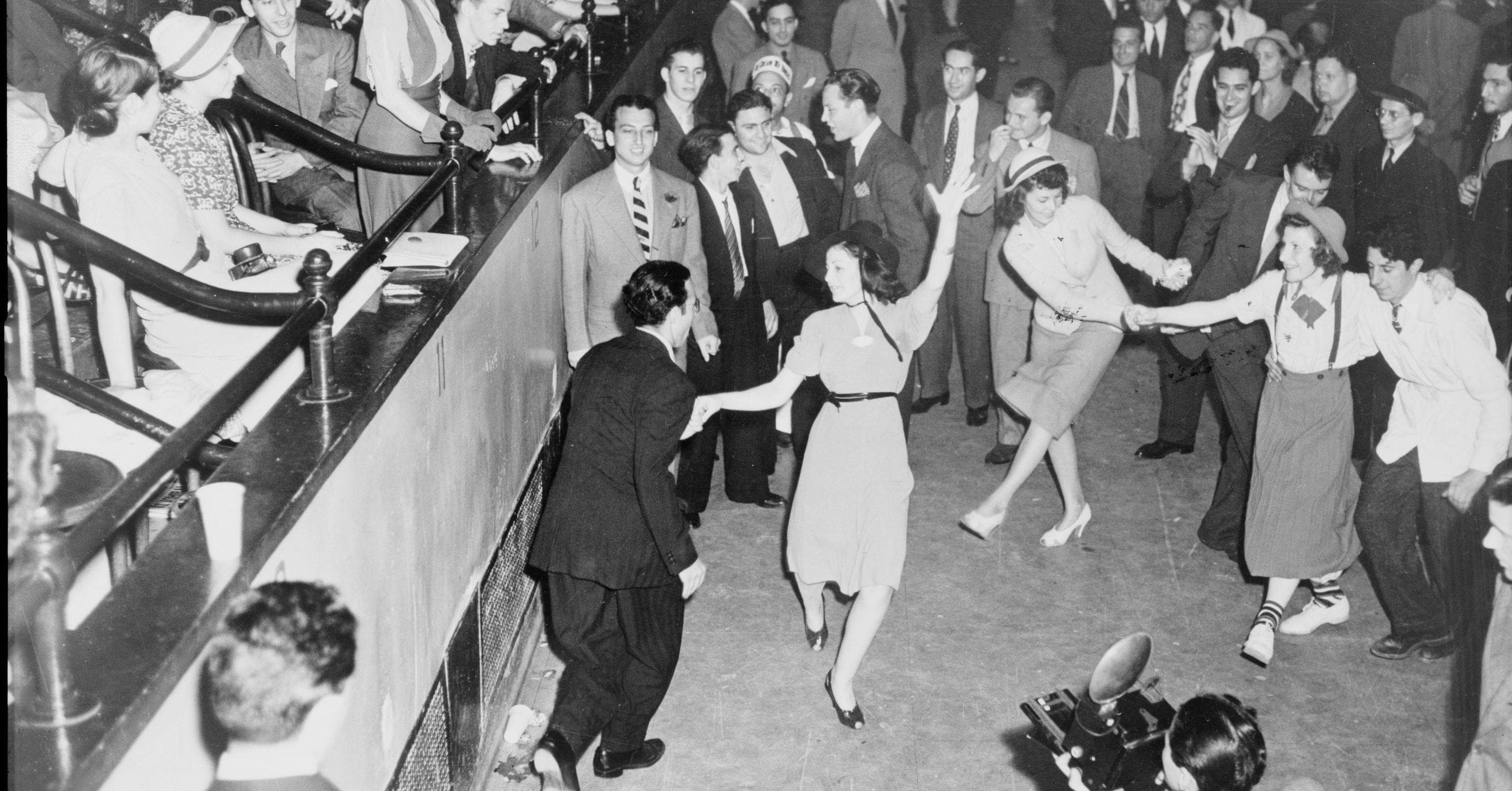 15 Popular American Teen Fads from the 1920s, '30s, and '40s