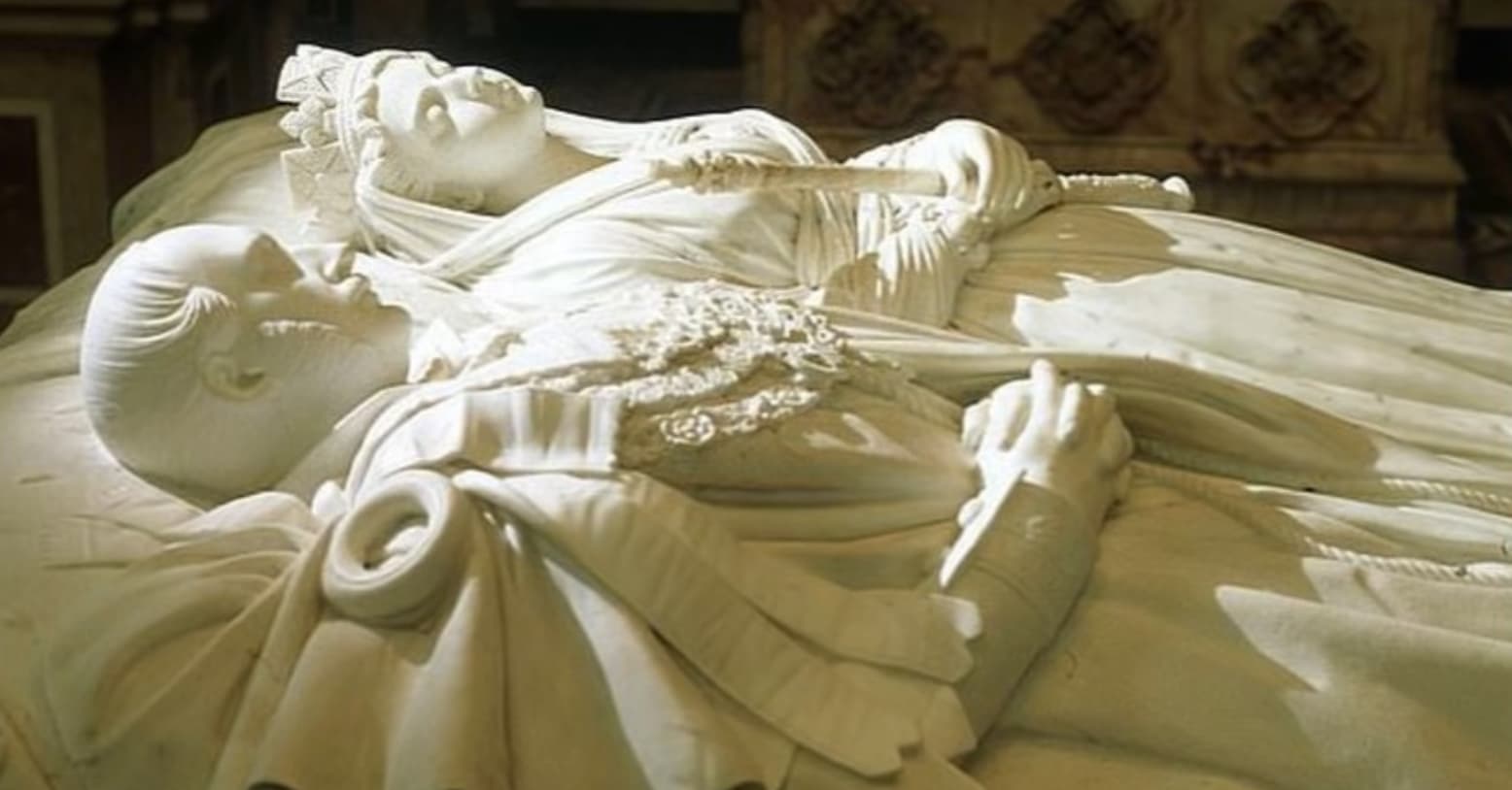 What Historical Queens' Graves Actually Look Like