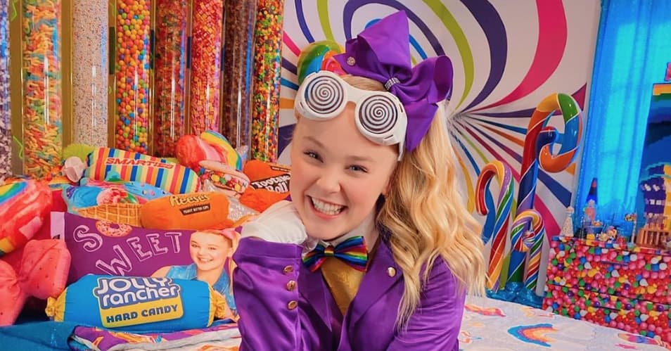 15 Celebrities Who Are Friends With JoJo Siwa, From Elton John To Miley ...