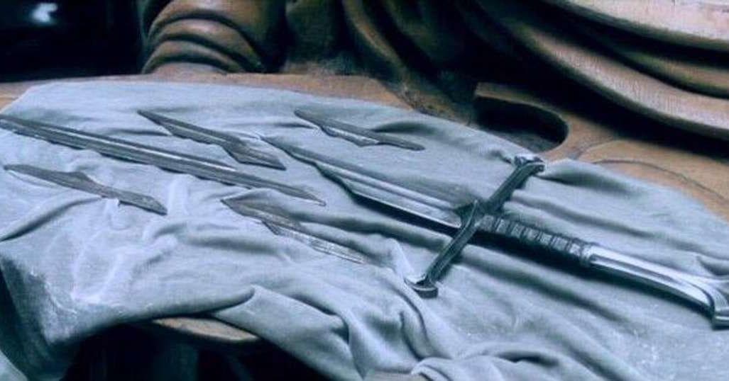 Weapon Lore Details The 'Lord Of The Rings' Films Don't Tell You