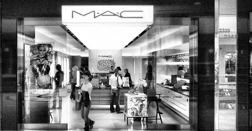 17 People Describe Their Most Horrific MAC Counter Experiences