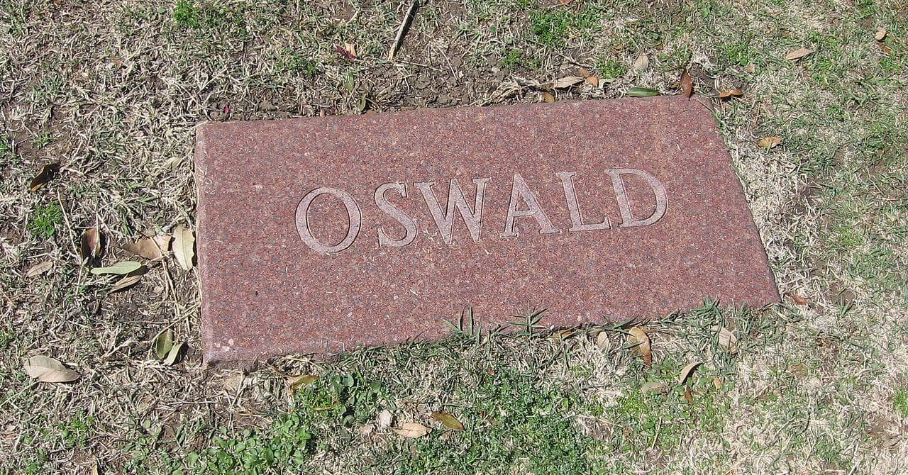 What The Graves Of History's Most Notorious Criminals Actually Look Like
