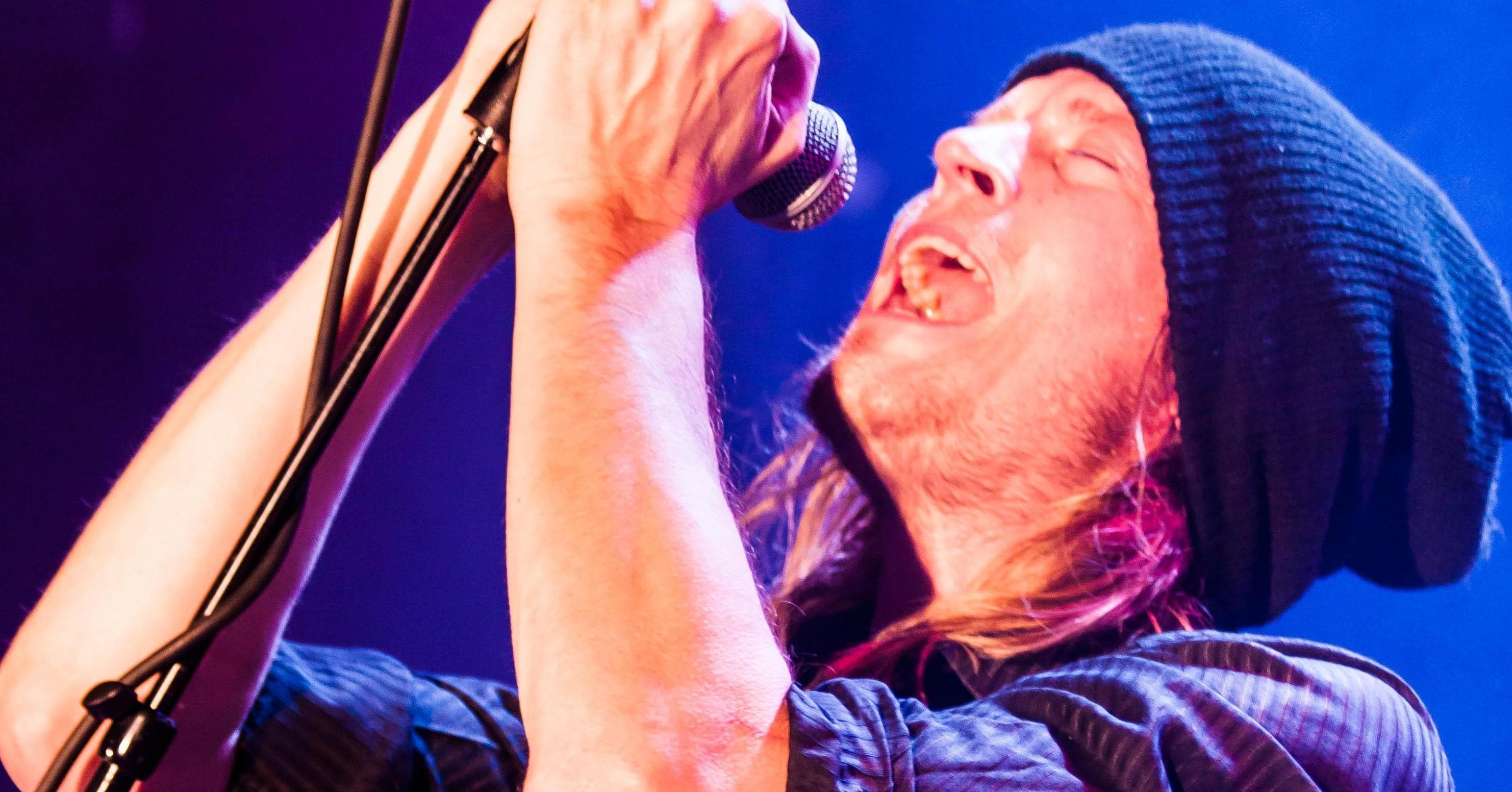 Famous People Who Stormed Off Stage | Singers Who Walked Off Stage