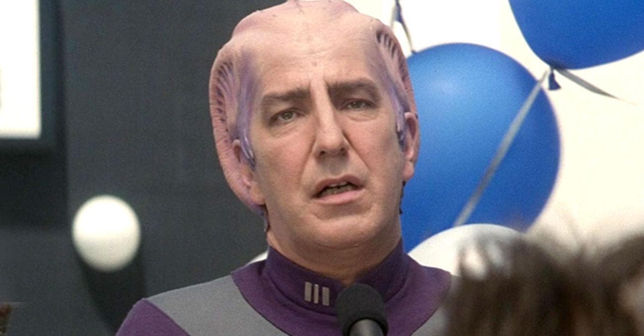 16 Interesting Prop And Wardrobe Details We Learned About Comedies In 2022