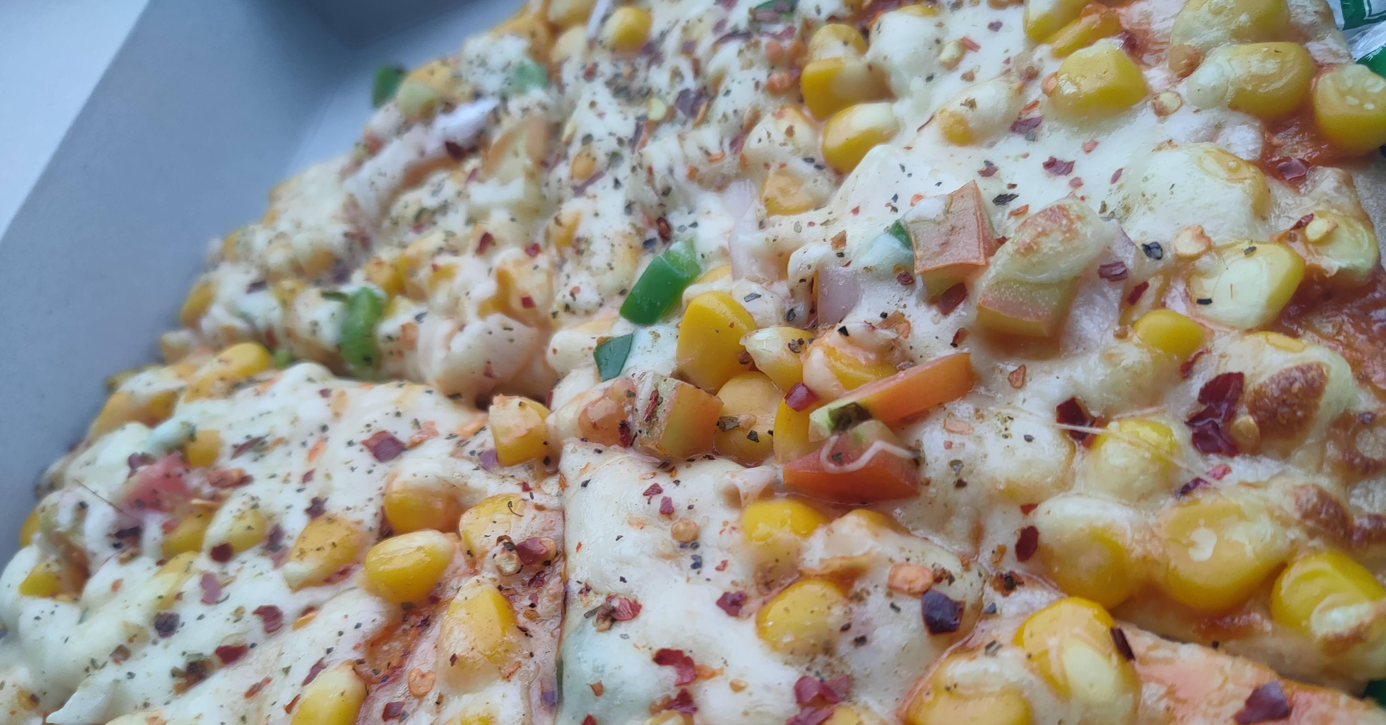 The 18 Weirdest Pizza Toppings, Ranked By Eaters