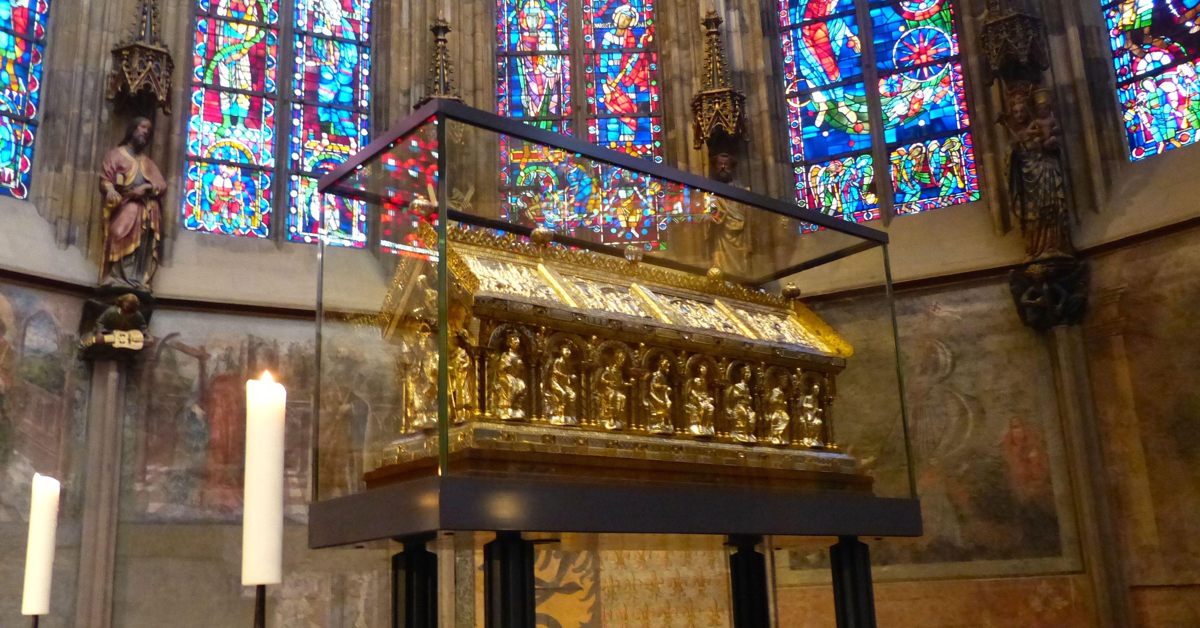 What The Graves Of 31 Historical Kings Actually Look Like