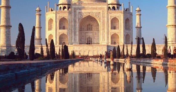 Top Historical Places to Visit | Famous Historical Landmarks List