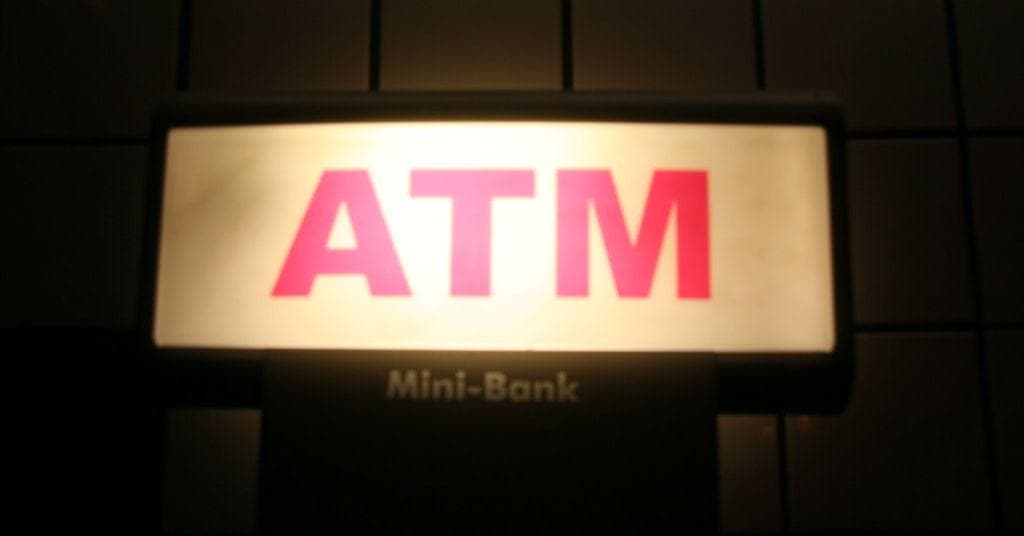 People Are Using Their Dogs As Guards When At The ATM And It's As Funny ...