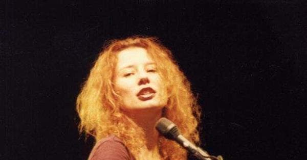 Famous Female Keyboardists | List of Top Female Keyboard Players