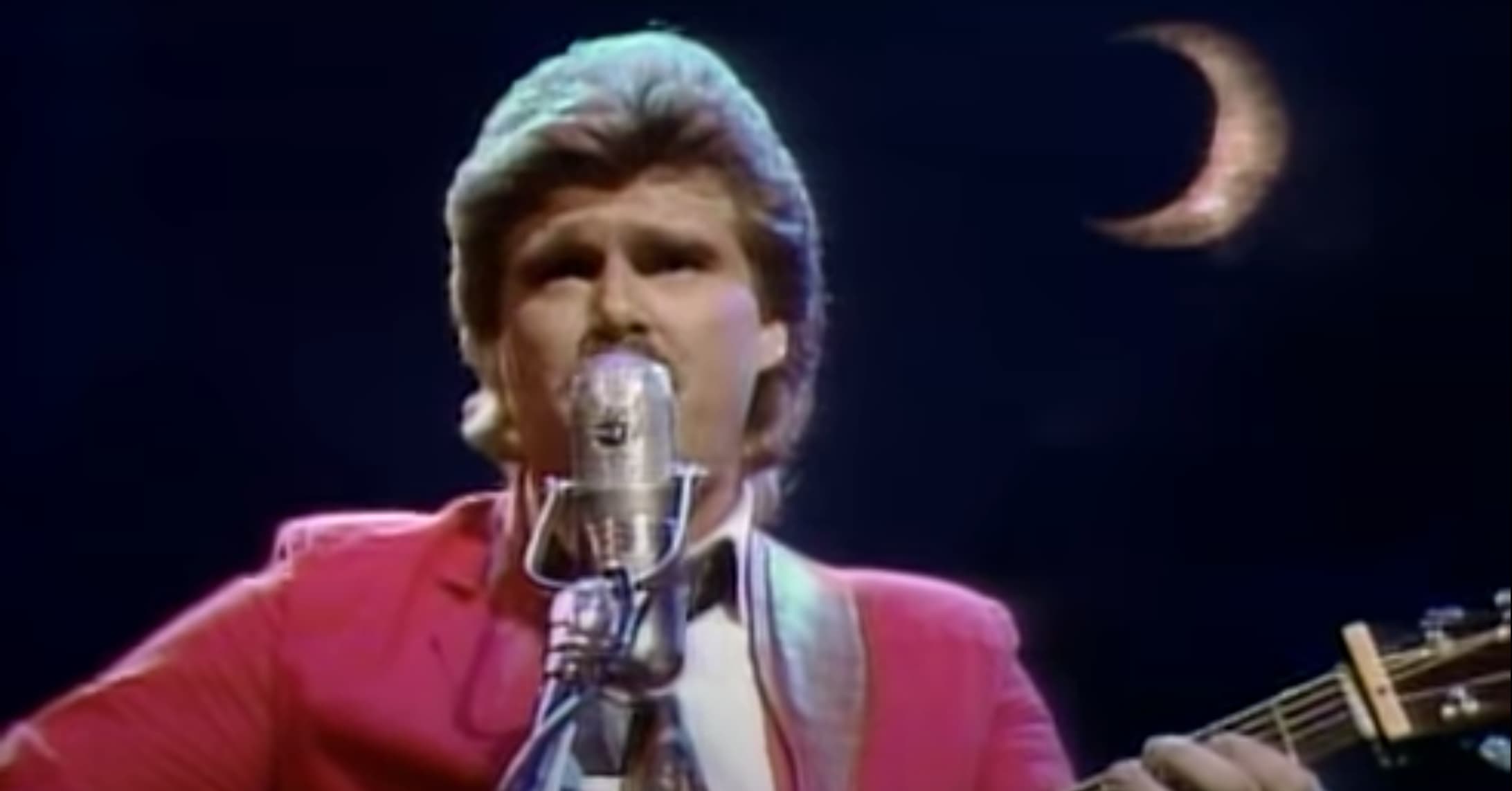 The 40+ Best Country Songs With Moon In The Lyrics, Ranked