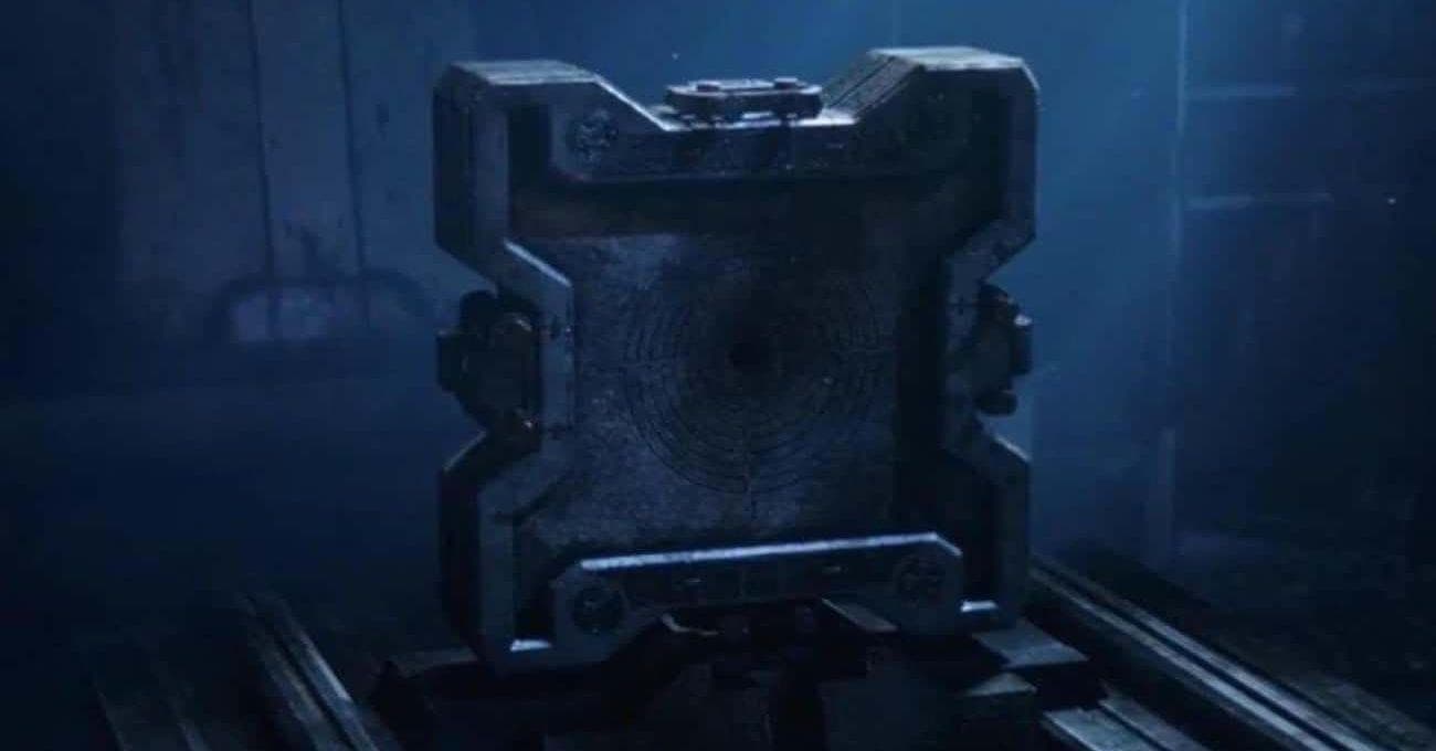 18 Small Details Fans Noticed About Fictional Movie Weapons We Wish ...