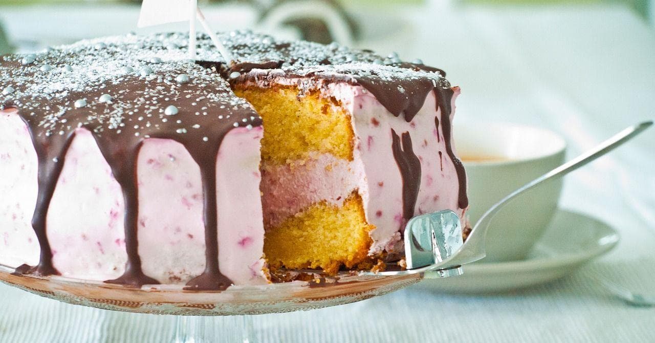 50+ Famous People Born On November 19