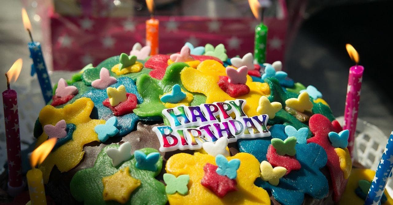 50+ Famous People Born On November 19