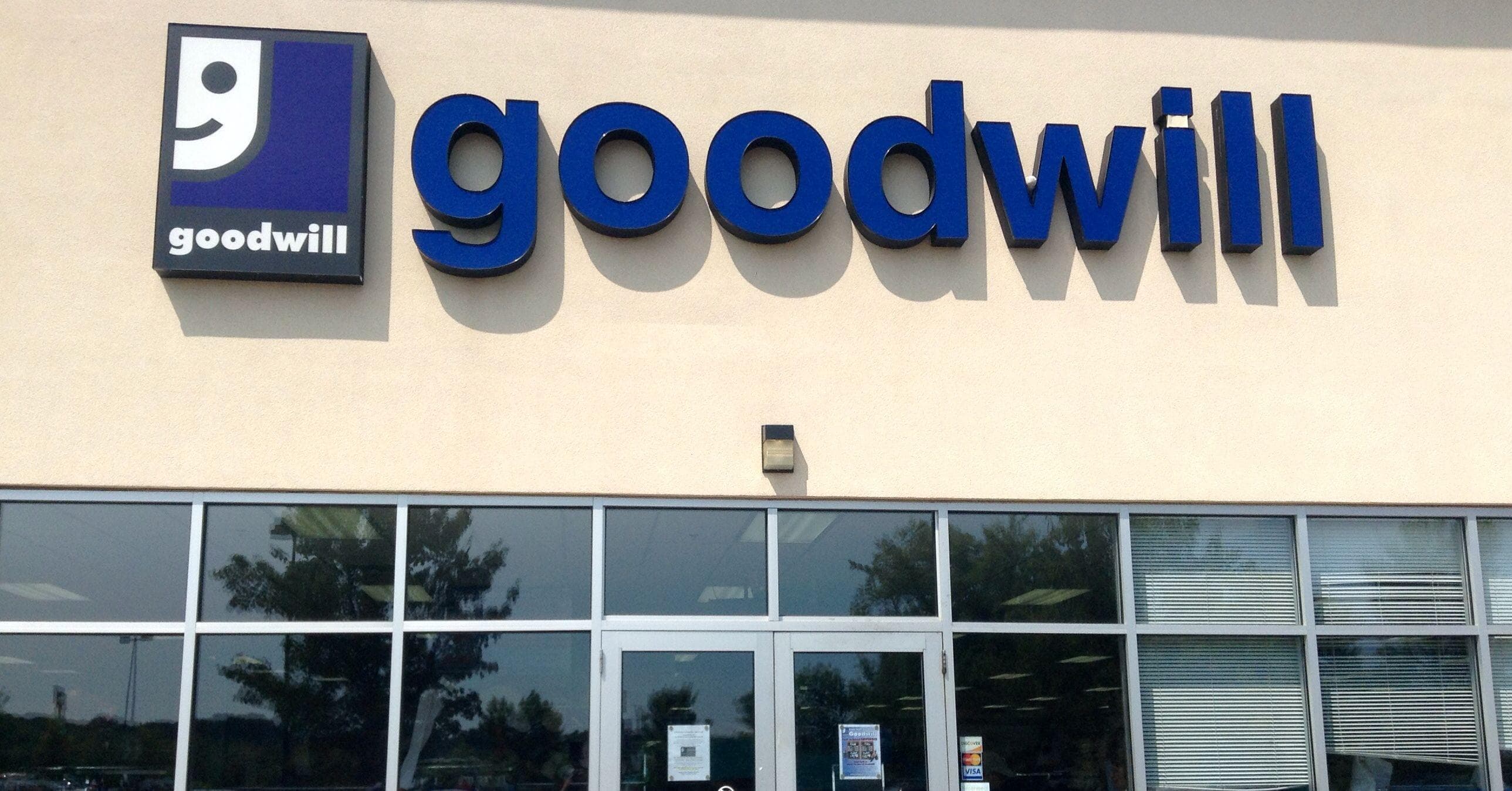 Ridiculously Valuable Objects Of Historical Import Discovered In Thrift ...