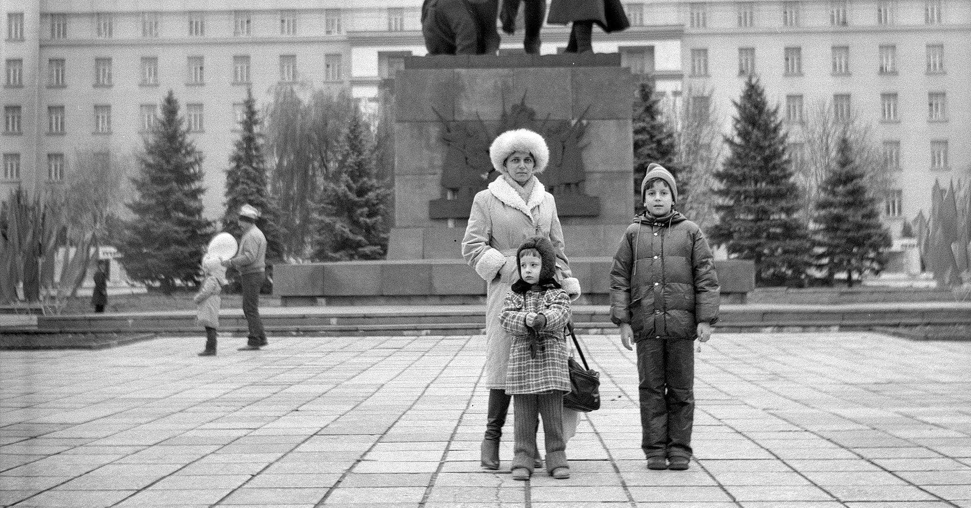 People Talk About What It's Like To Live In A Communist Country