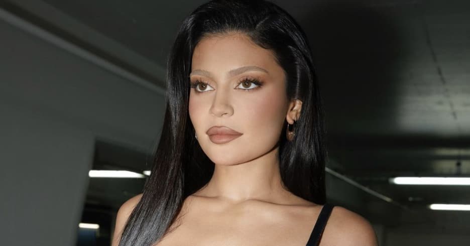 12 Celebrities Who Have Rocked The Bleached Eyebrows Trend