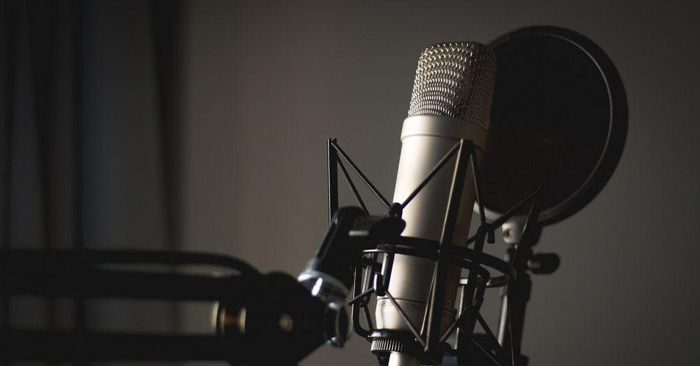 The Most Popular Comedy Podcasts Right Now, Ranked By Fans