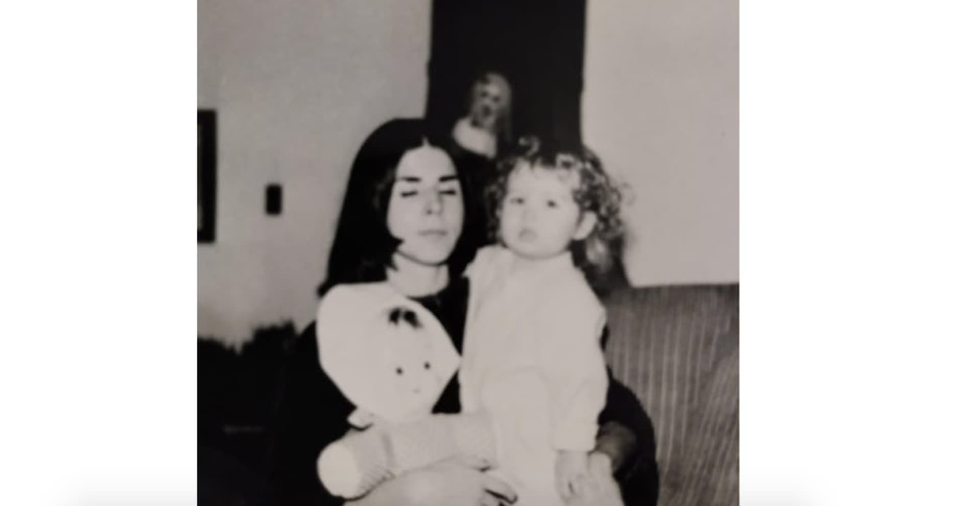 25 Ghost Photobombs That Make Us Say 'AH!'