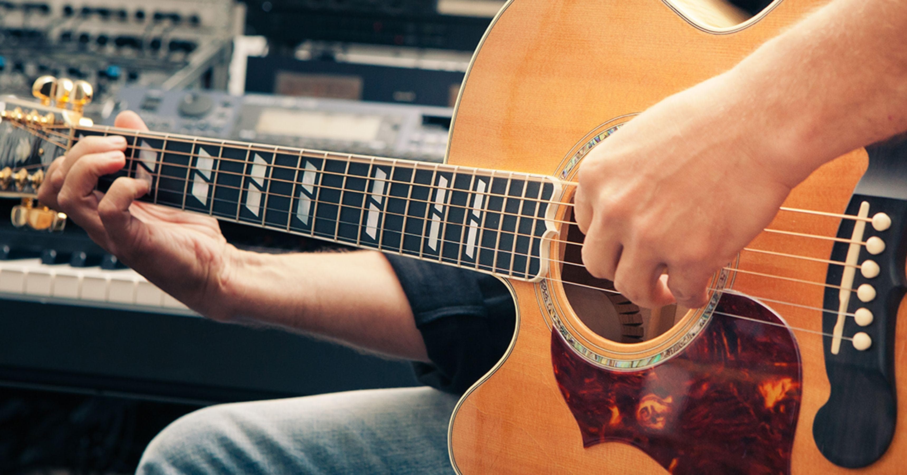 Left-Handed Celebrities | List of Celebs Who Are Left-Handed