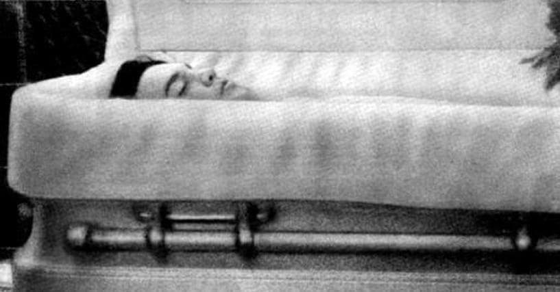 Photos of Famous Dead Bodies | Celebrity Open Casket Funerals