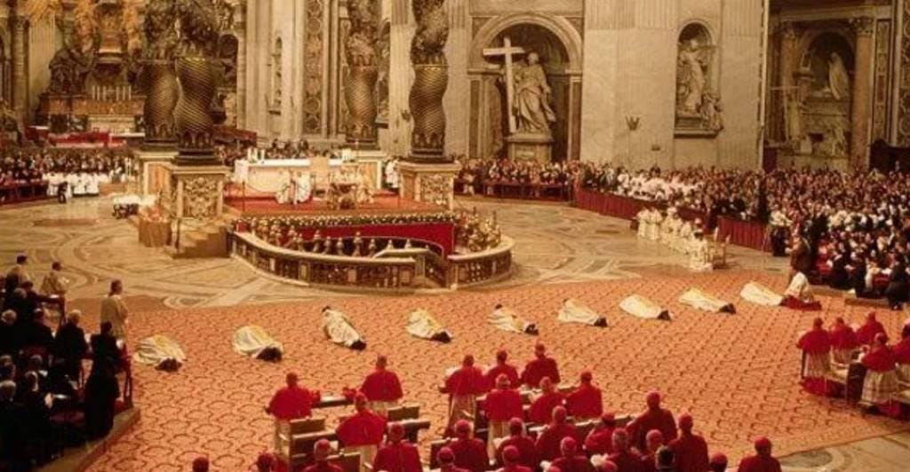 25 Amazing Pictures From Inside The Vatican