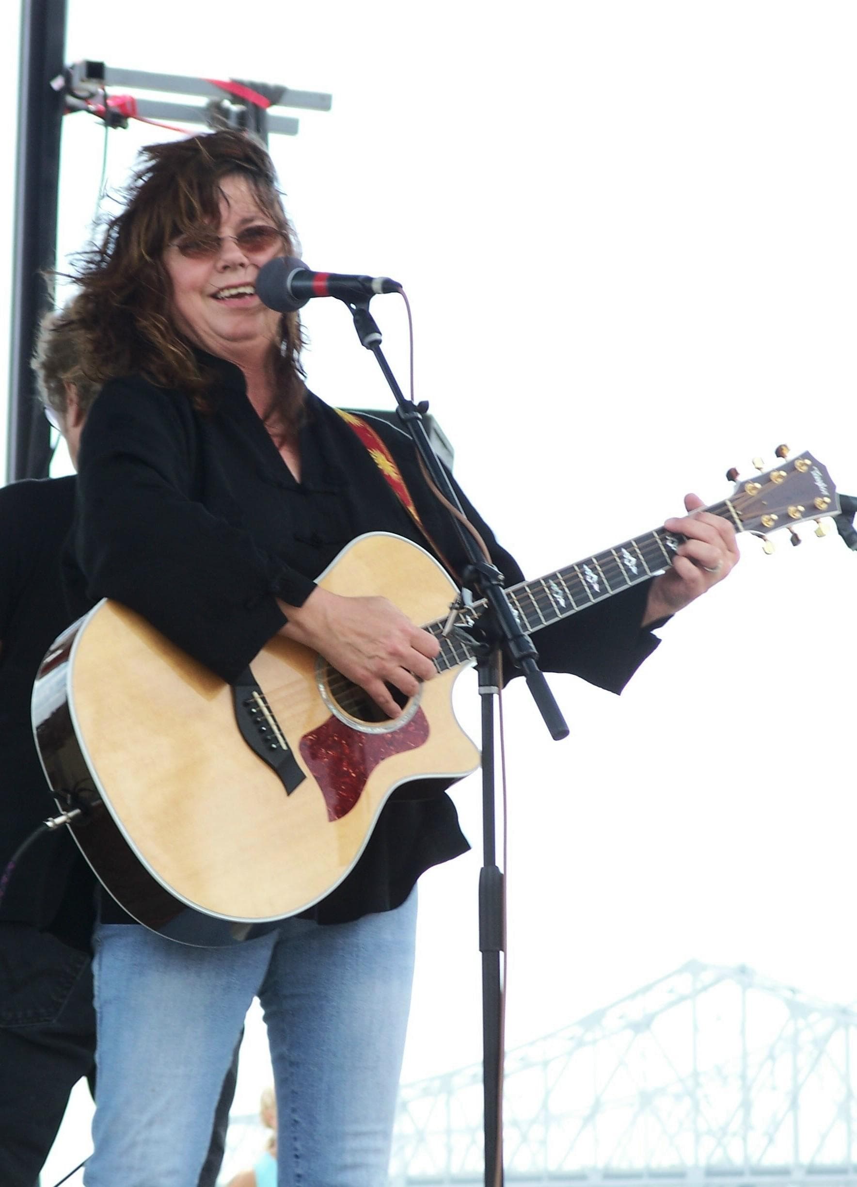 List of 25+ Famous Female Backing Vocalists