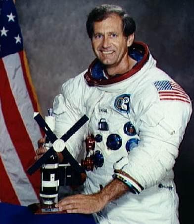 Famous Male Astronauts | List of Top Male Astronauts (Page 2)