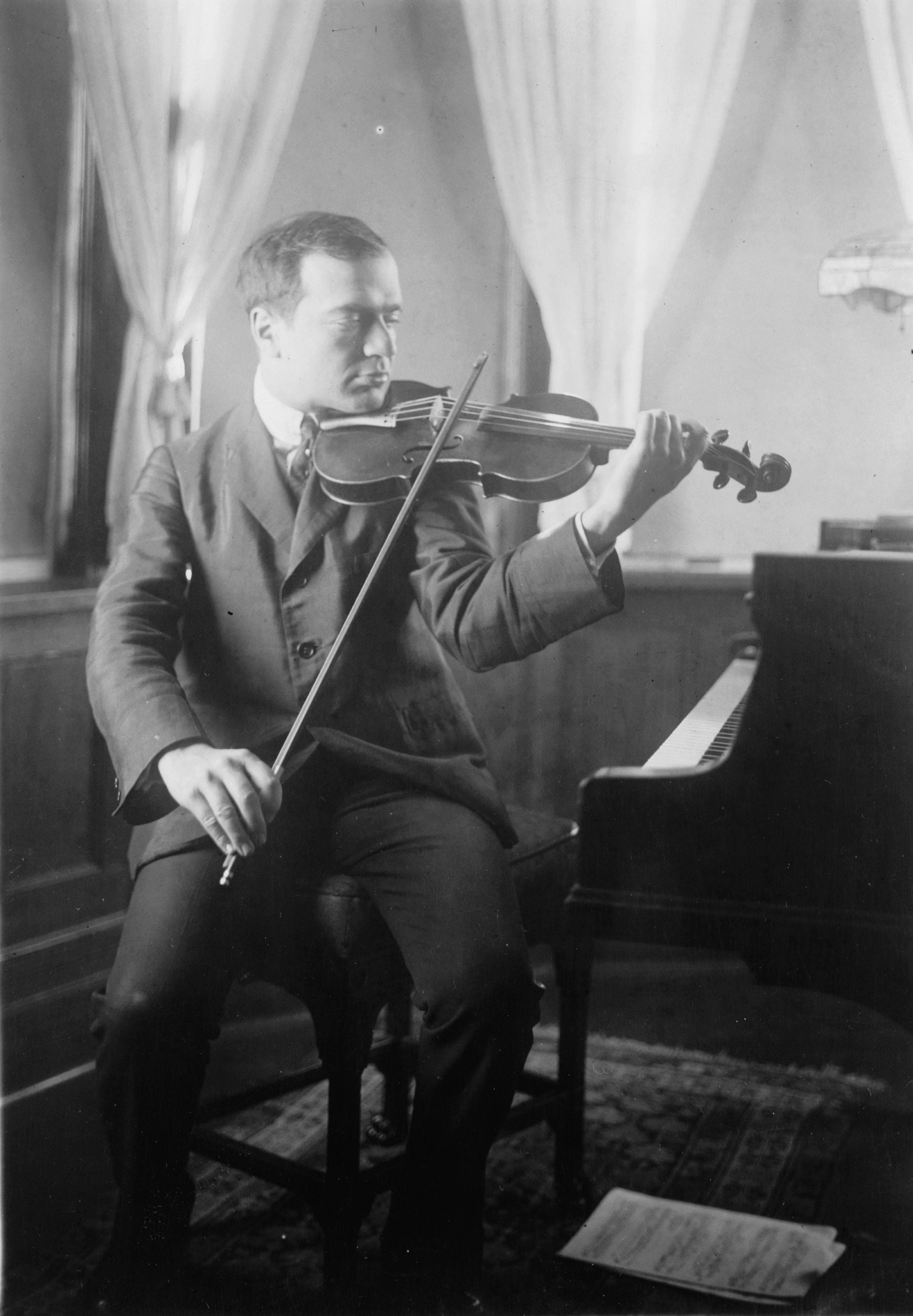Famous Male Violinists | List of Top Male Violinists