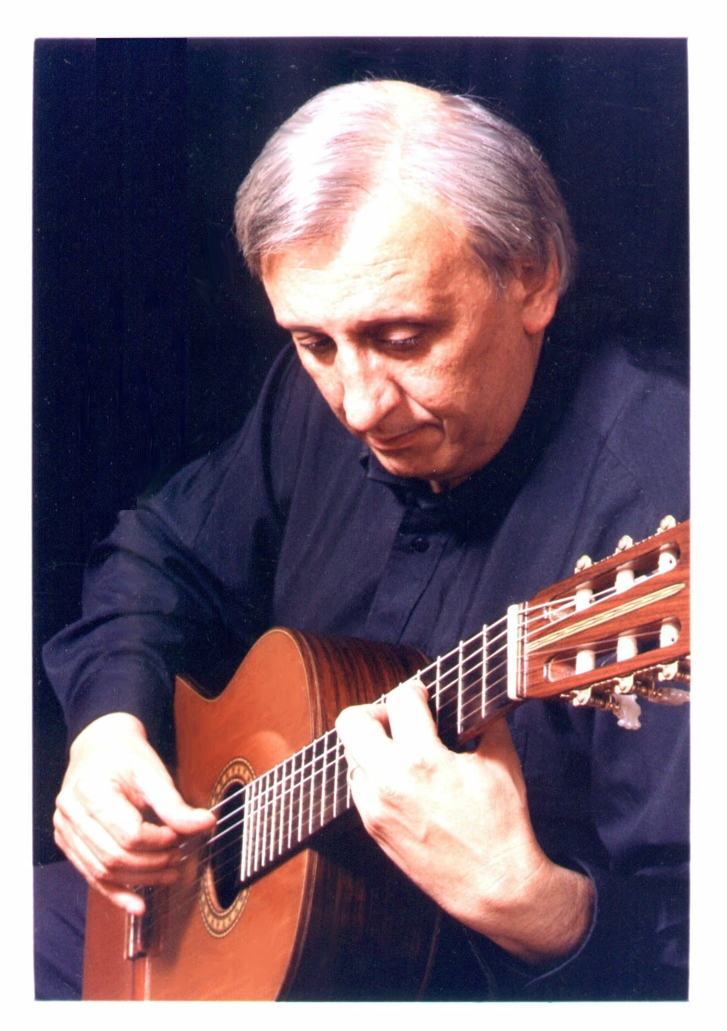 Classical Guitarists | List of Most Famous Classical Guitar Players