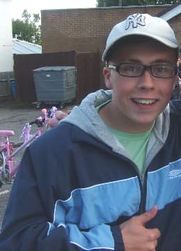 Male Celebrities Who Are 5’4" Tall