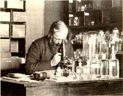 Famous Marine Biologists | List of the Top Well-Known Marine Biologists