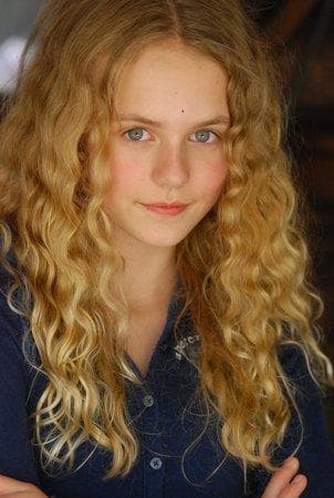 Celebrities Born in 1995 | List of Famous Men & Women Born in 1995