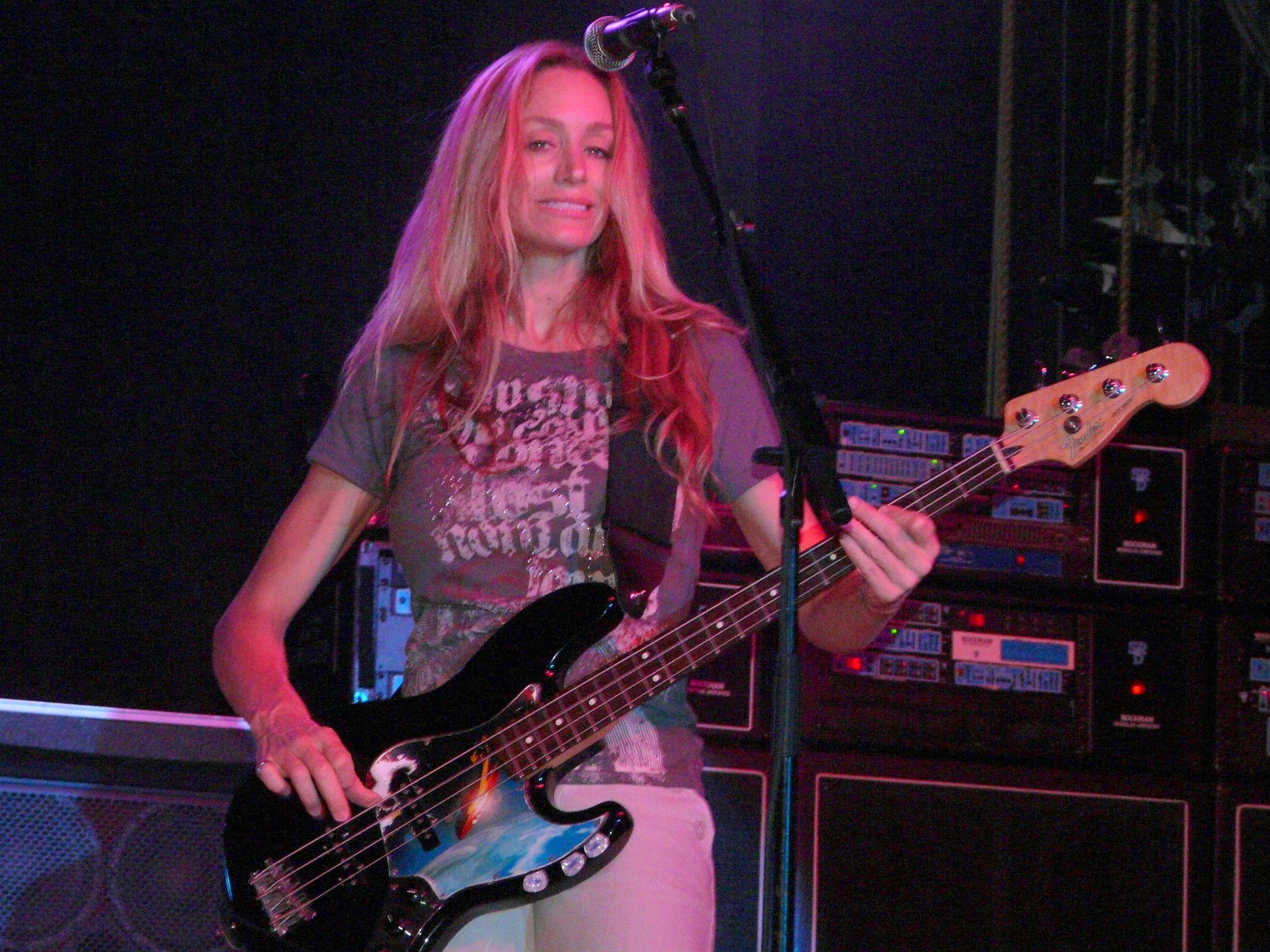 List of 40+ Famous Female Bassists