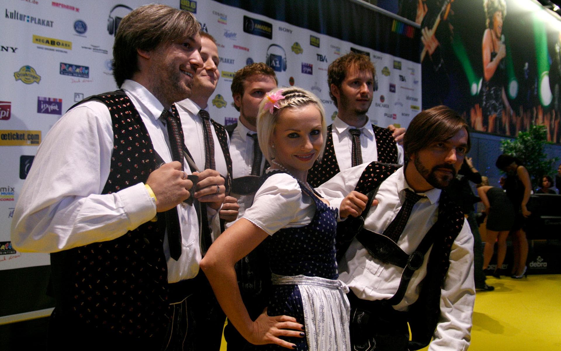 Crossover Bands | List of Best Crossover Artists/Groups