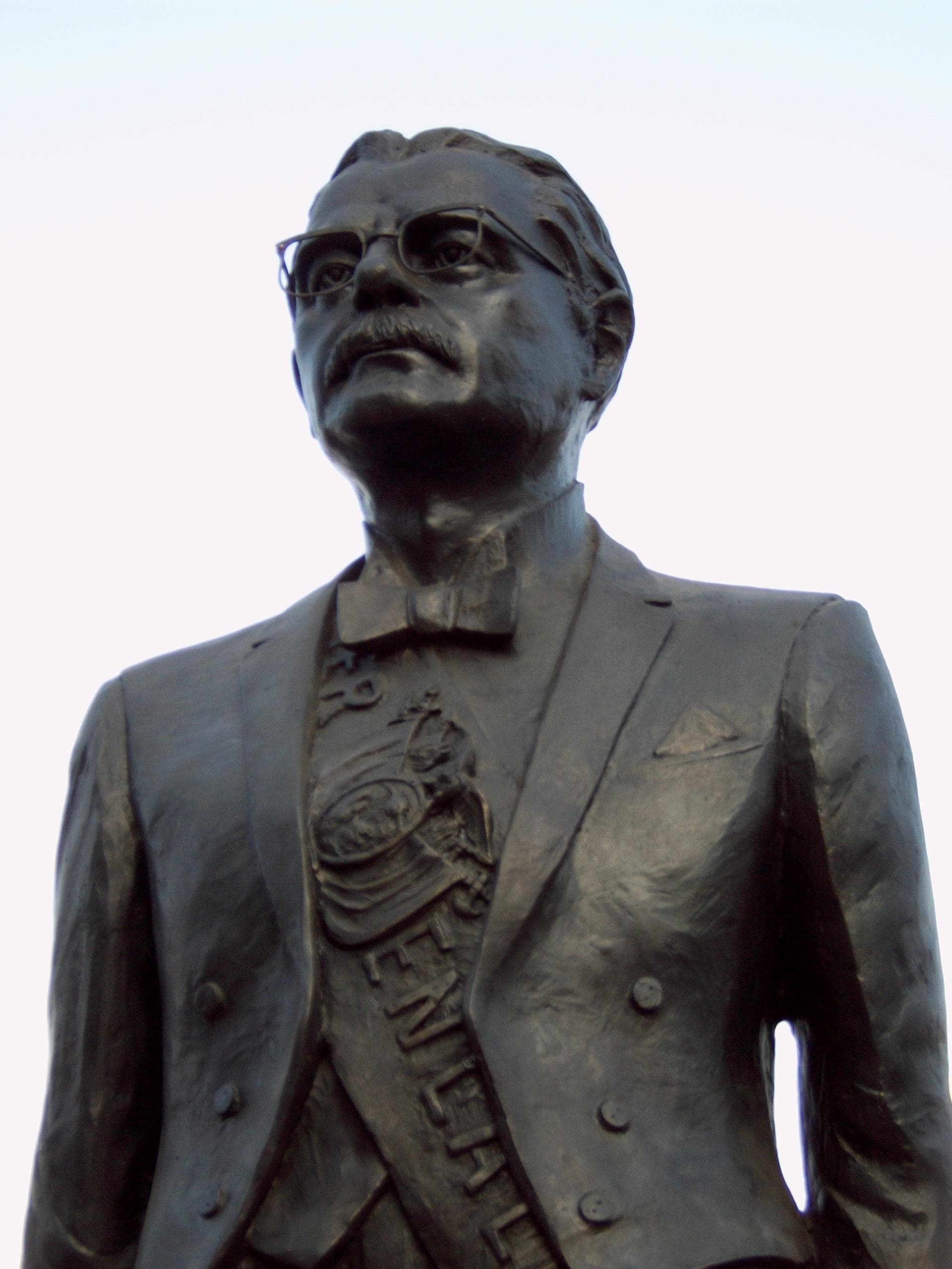 Famous People From Ecuador | List of Celebrities Born in Ecuador