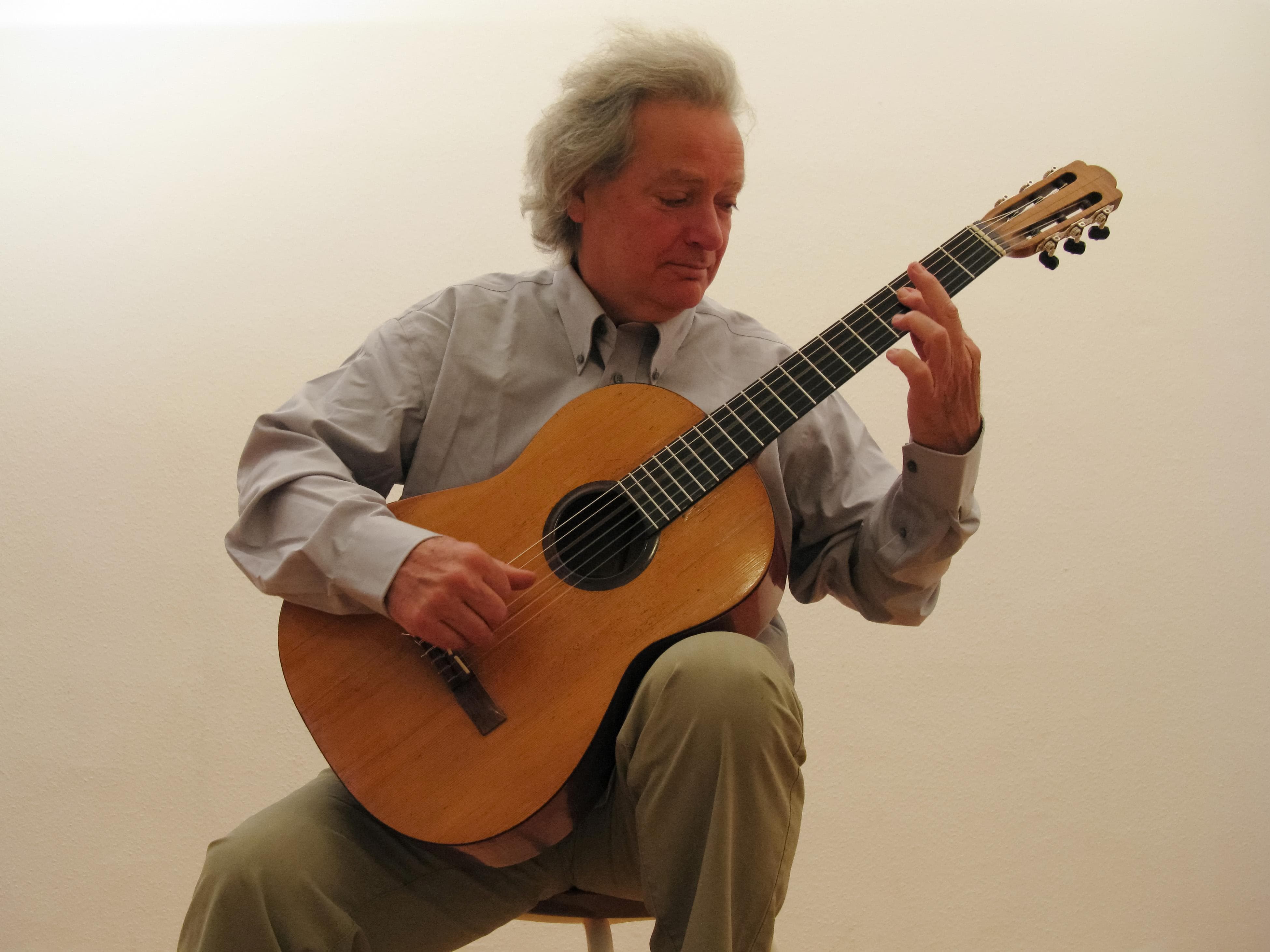 Classical Guitarists | List of Most Famous Classical Guitar Players