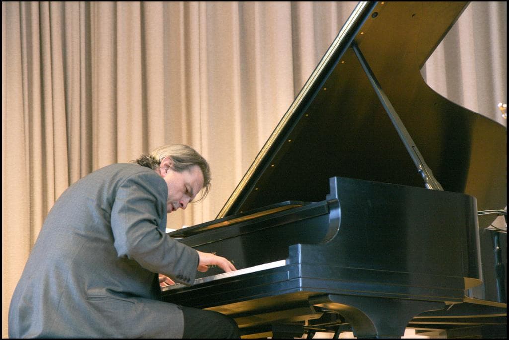 Famous Male Pianists | List of Top Male Pianists