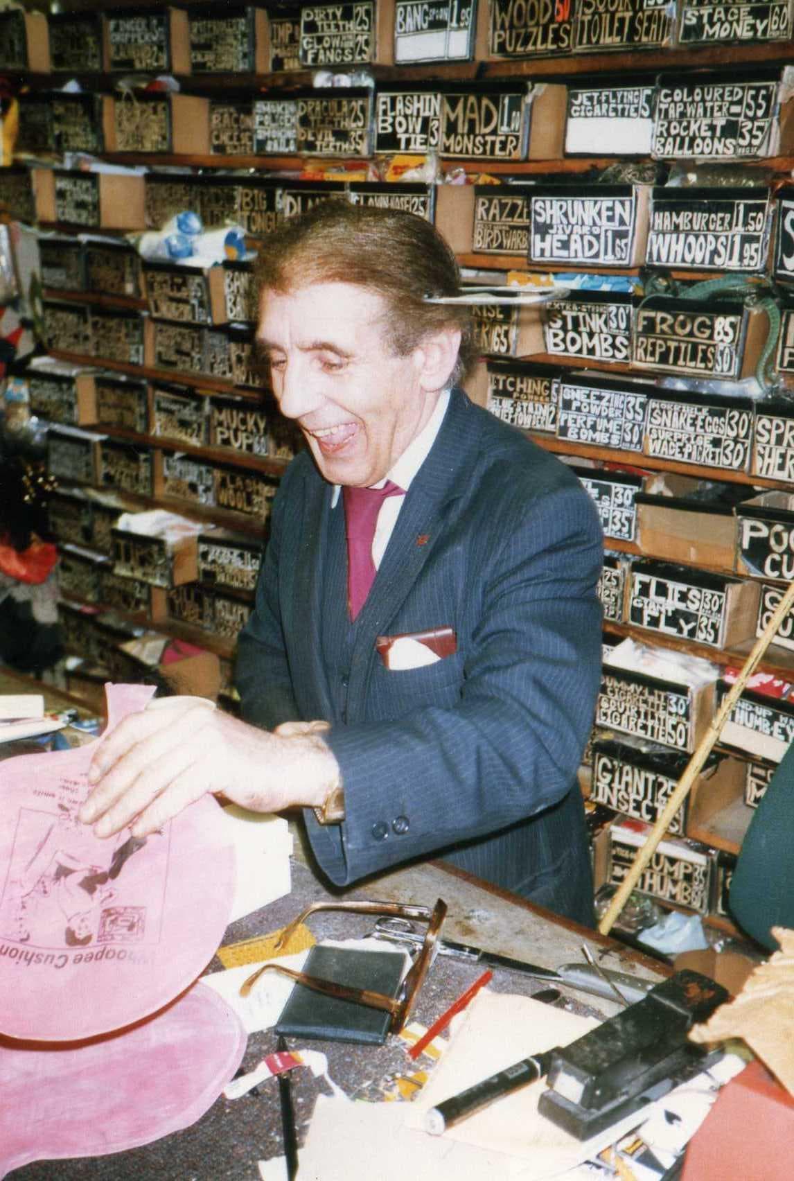 Famous Escapologists | List of the Top Well-Known Escapologists