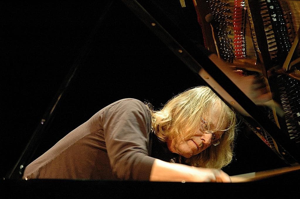 Neoclassical Bands: List of All Neoclassical Artists and Groups (50 Items)